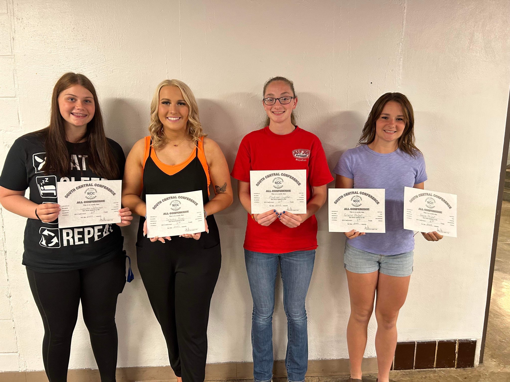 Lady Vandals softball holds post-season awards | Vandalia Radio